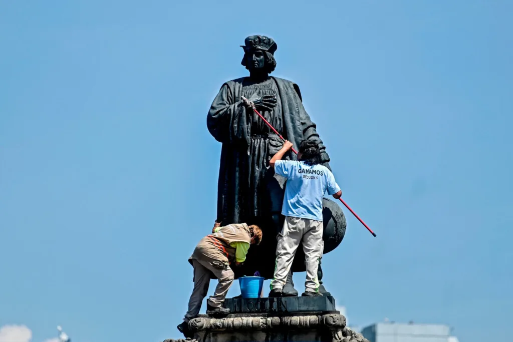 Escultura Y Política En México